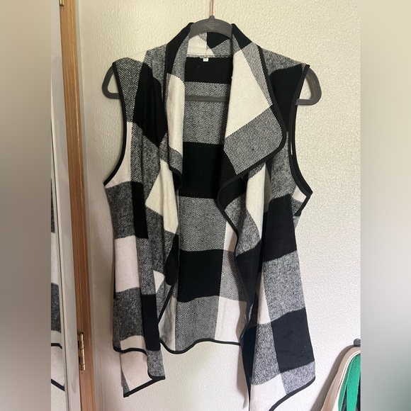 SHEIN | Jackets & Coats | Blackwhite Checker Vest | Poshmark